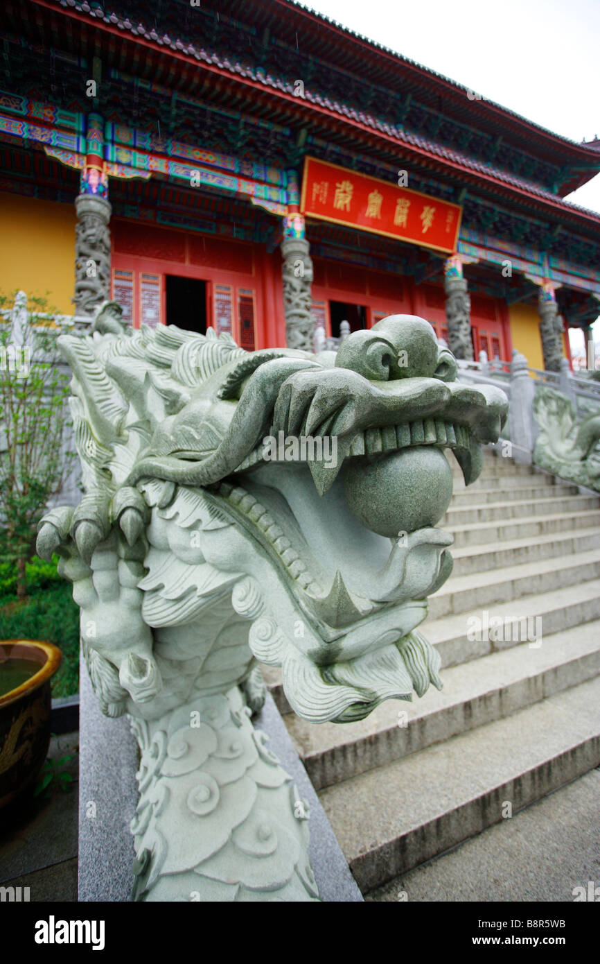 Dragon statue in front of temple Stock Photo - Alamy