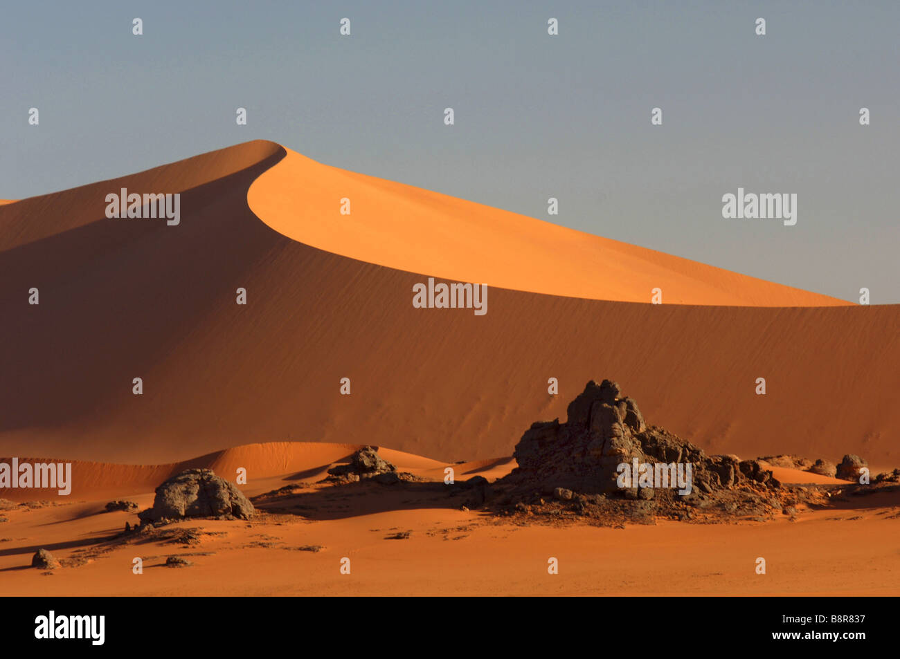 Barchan dunes sahara hi-res stock photography and images - Alamy