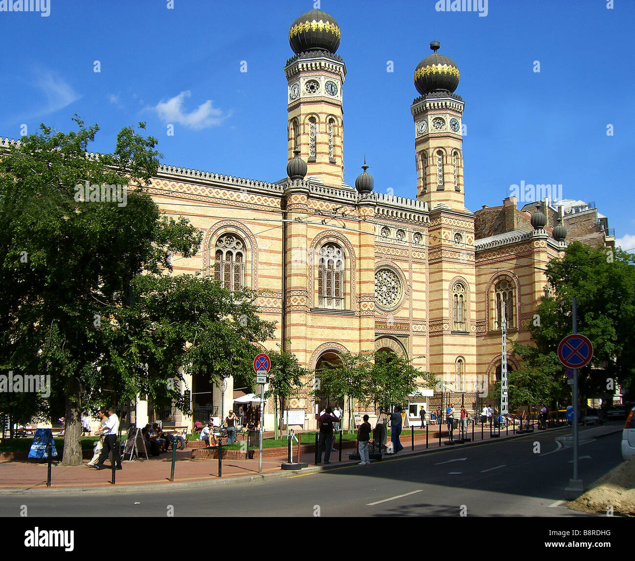 Budapest synagogue jewish architecture hi-res stock photography and ...