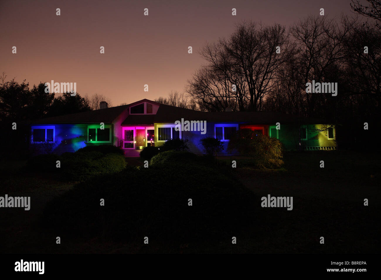 Modern front yard lighting hi-res stock photography and images - Alamy