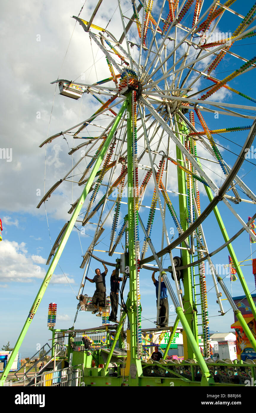 Ferris wheel workers hi-res stock photography and images - Alamy