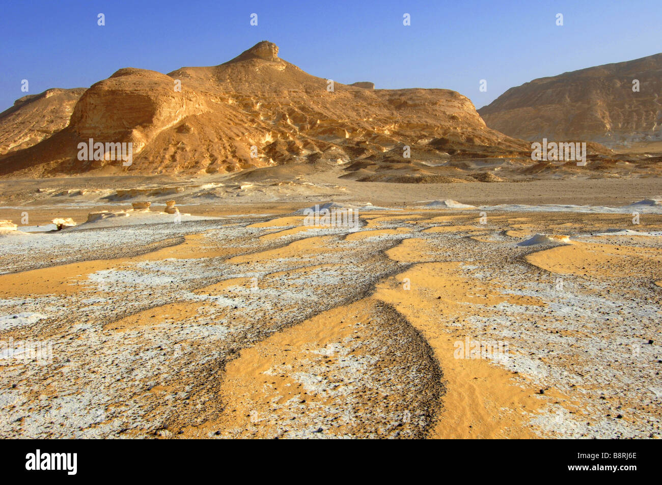 rock formations in the White Desert, Egypt, White Desert National Park ...