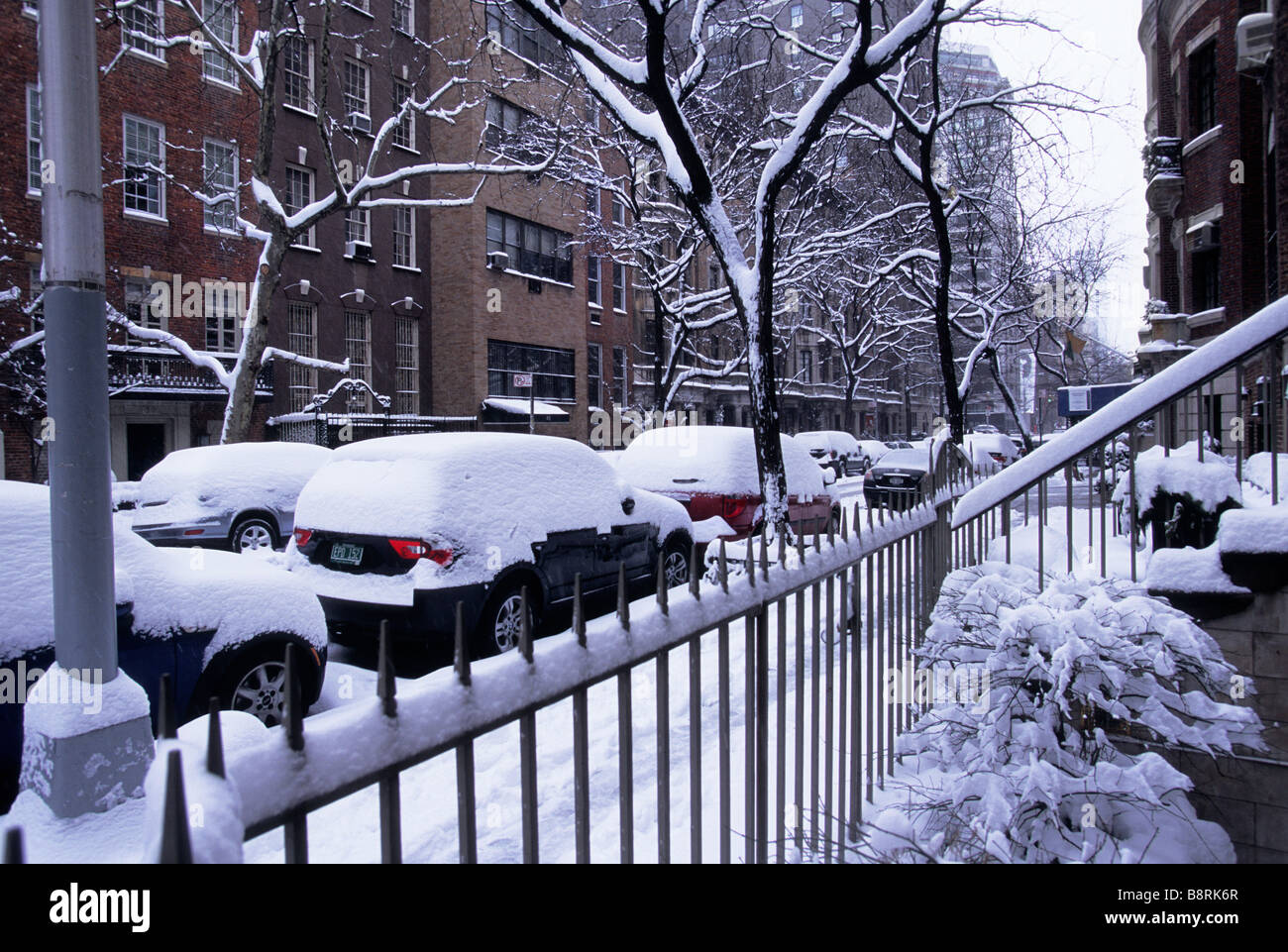New York City snow. Deserted street on the Upper East Side of Manhattan ...