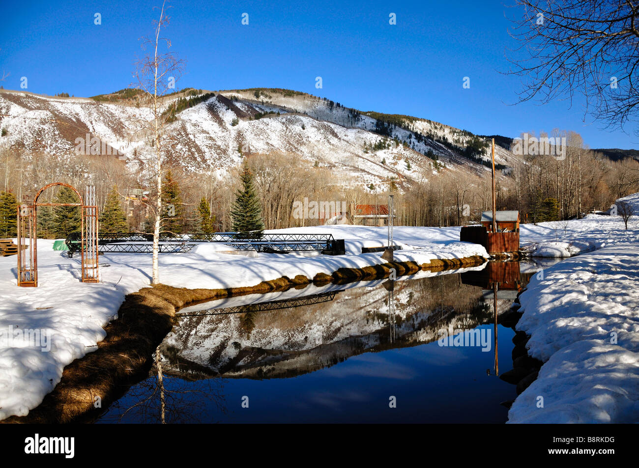 Water reflection of mountains hi-res stock photography and images - Alamy