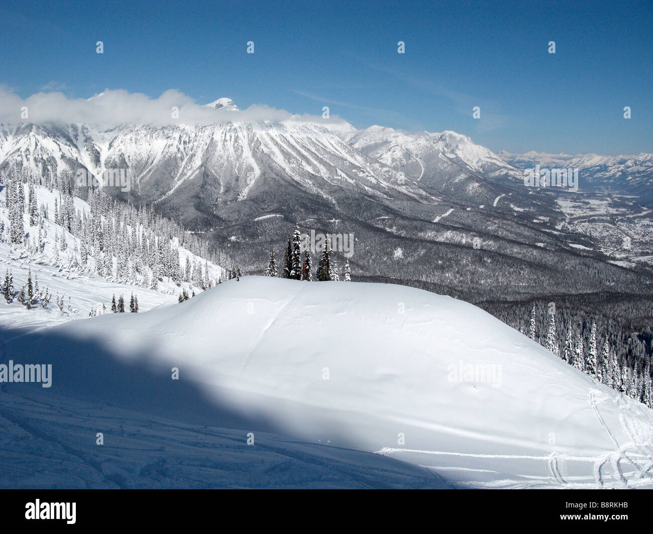 Canadian mountain scene hi-res stock photography and images - Alamy
