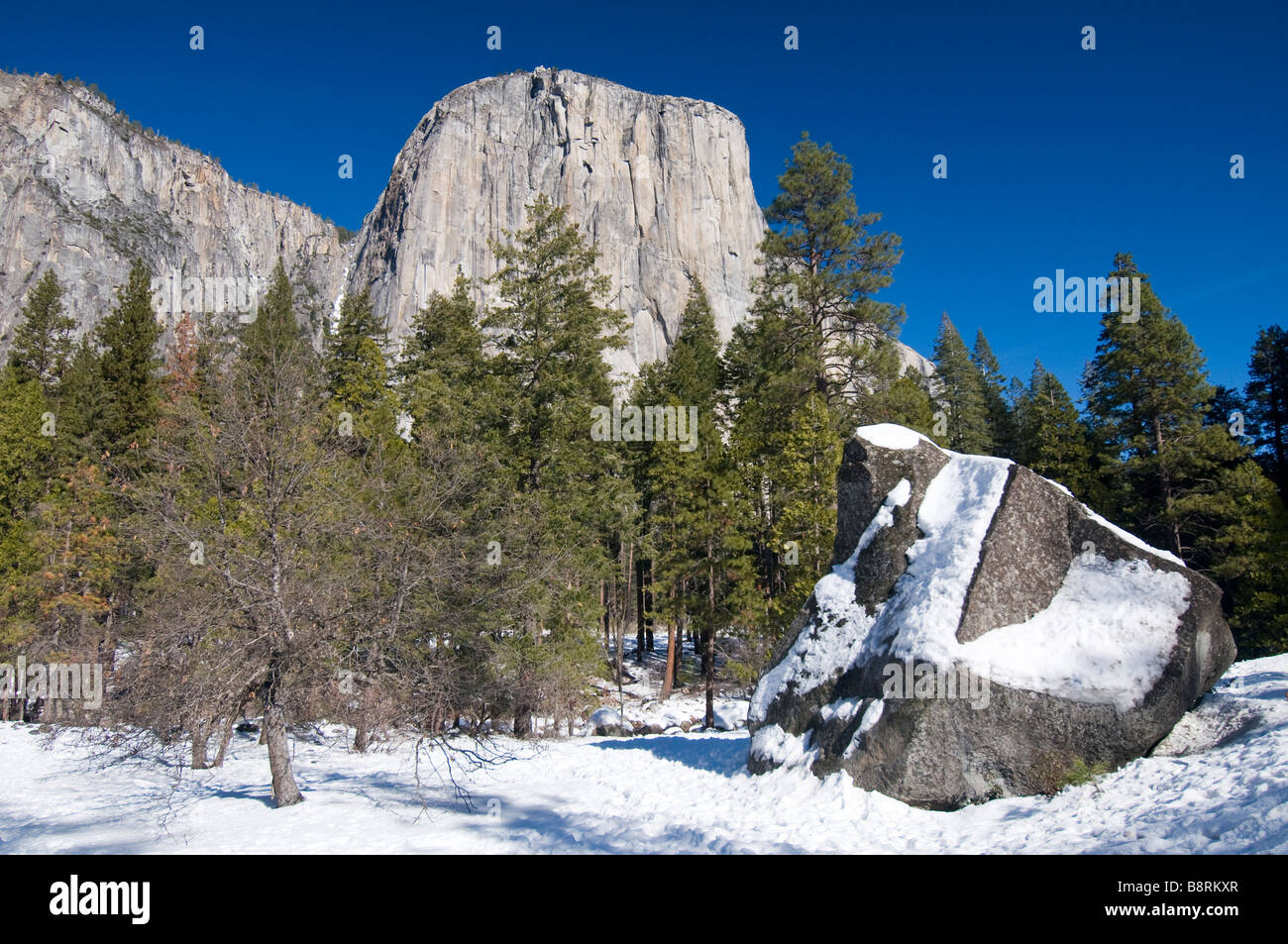 Yosemite national park snow frozen hi-res stock photography and images ...