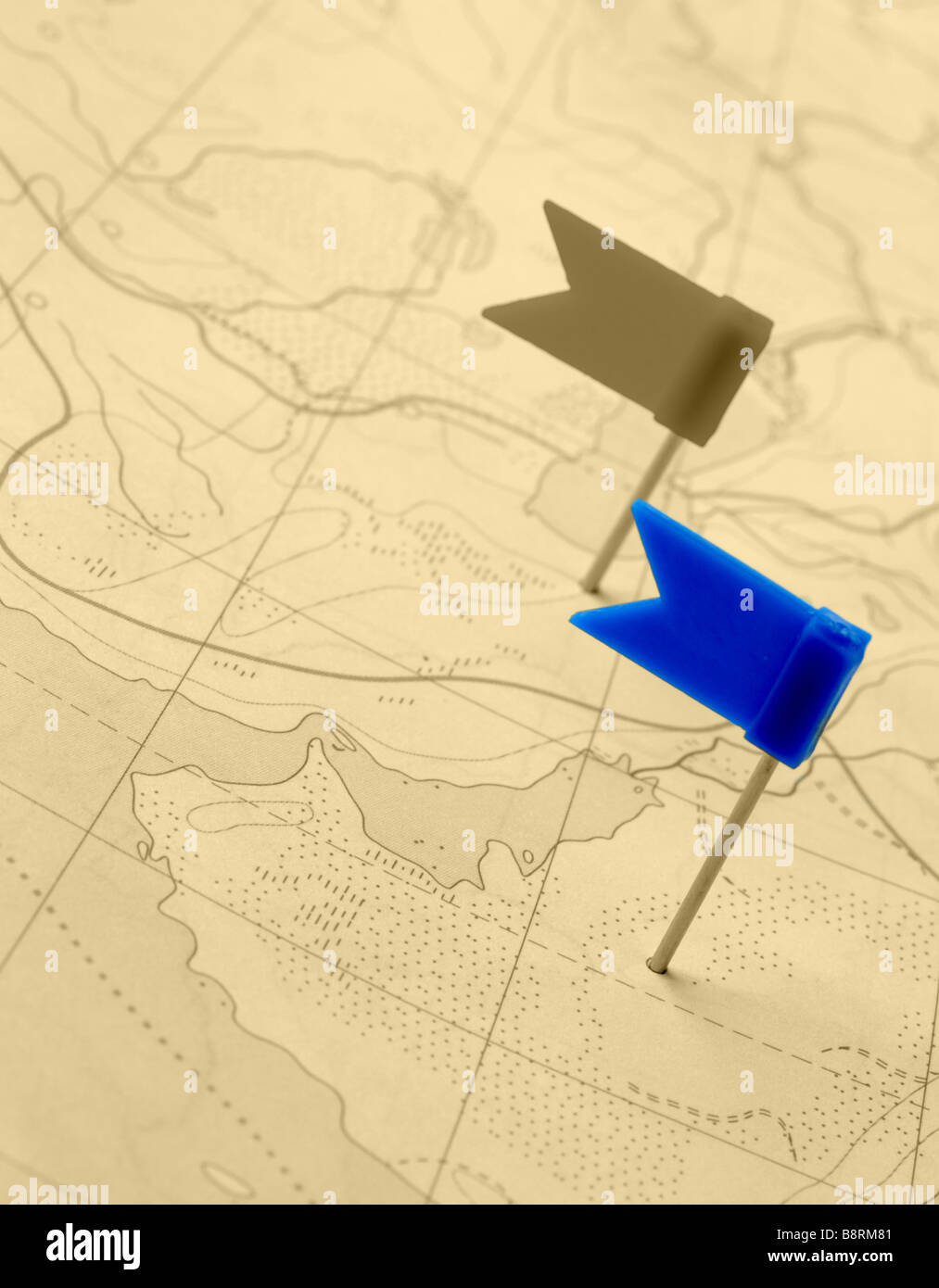 Flag a pin A label on a planimetric map Stock Photo - Alamy