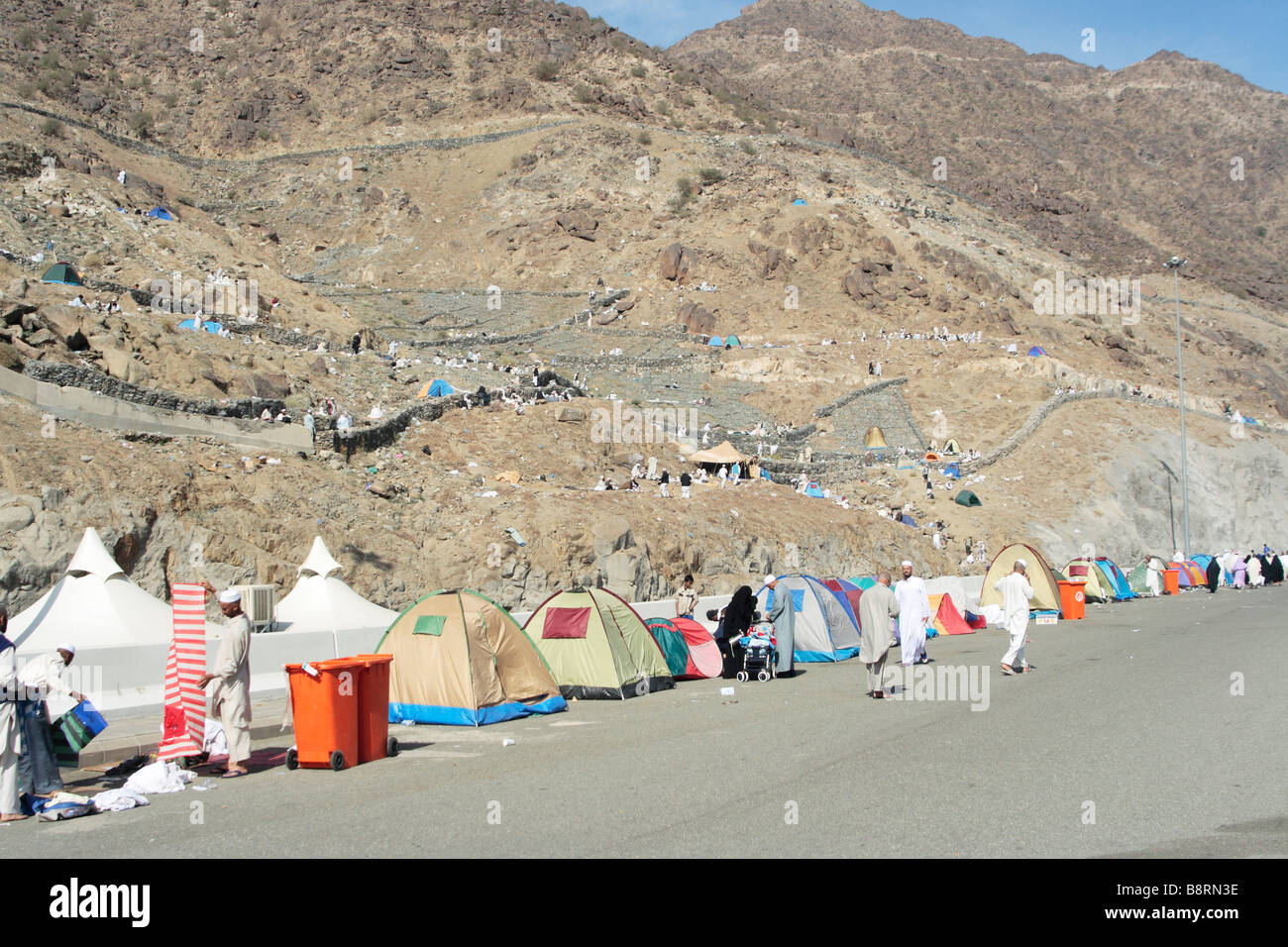 Pilgrims camping on road and hillside in Mina during the Hajj Stock ...