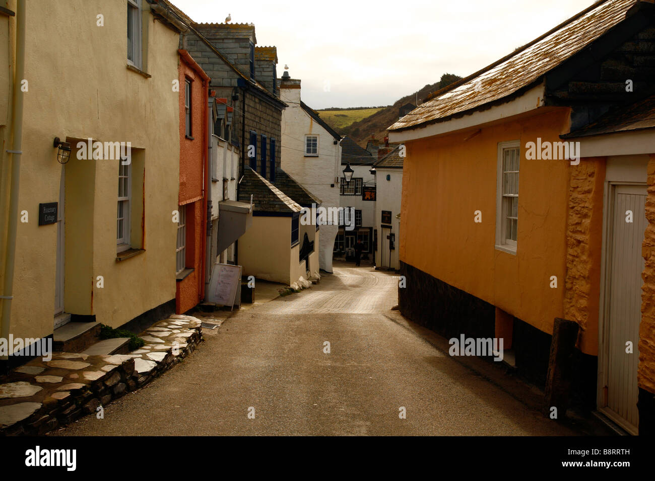 Narrow street,Port Isaac,Cornwall,southwest,England,UK Stock Photo - Alamy