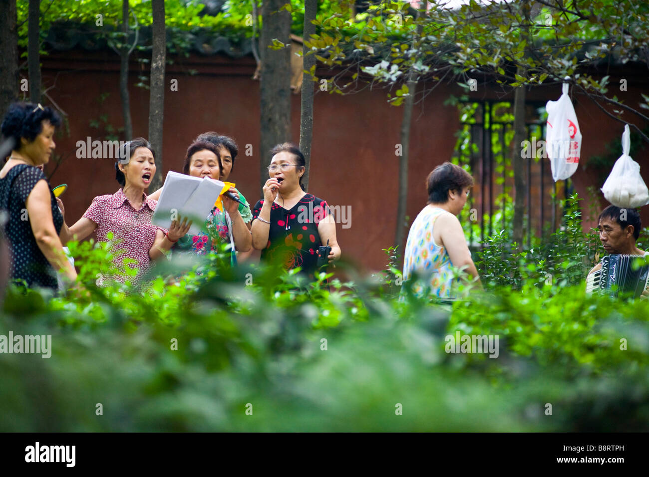 Sichuanese opera hi-res stock photography and images - Alamy