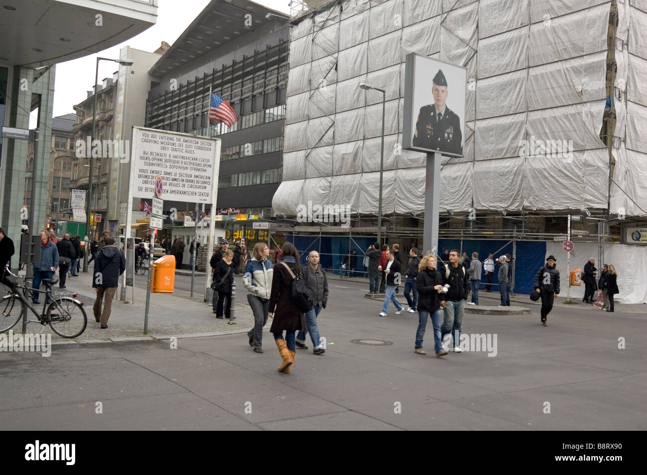 Checkpoint charlie 1961 hi-res stock photography and images - Alamy