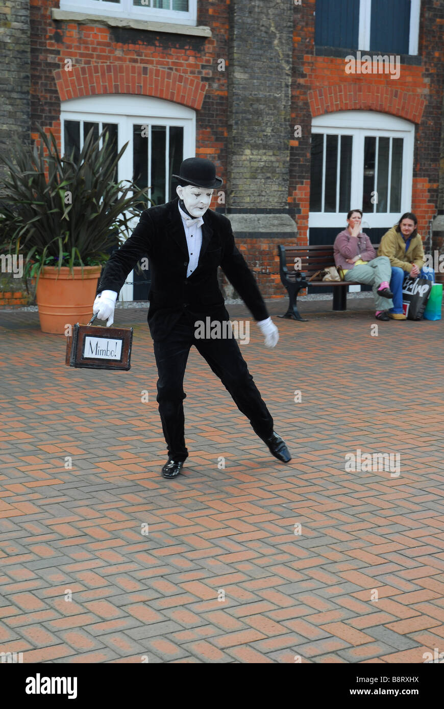Mime performance hi-res stock photography and images - Alamy