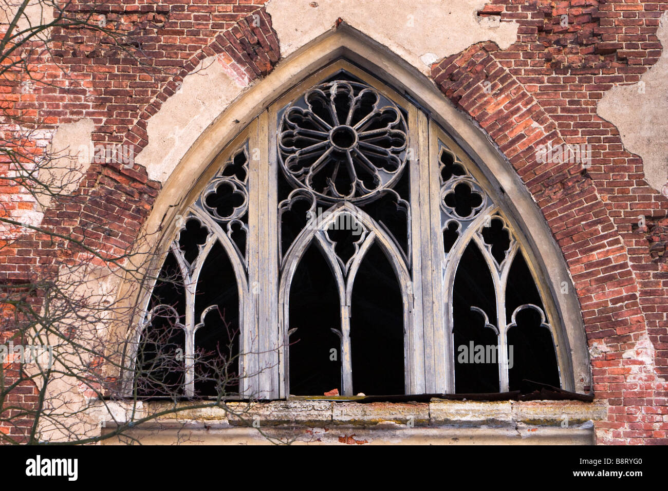 Broken gothic window of old damaged castle Stock Photo - Alamy