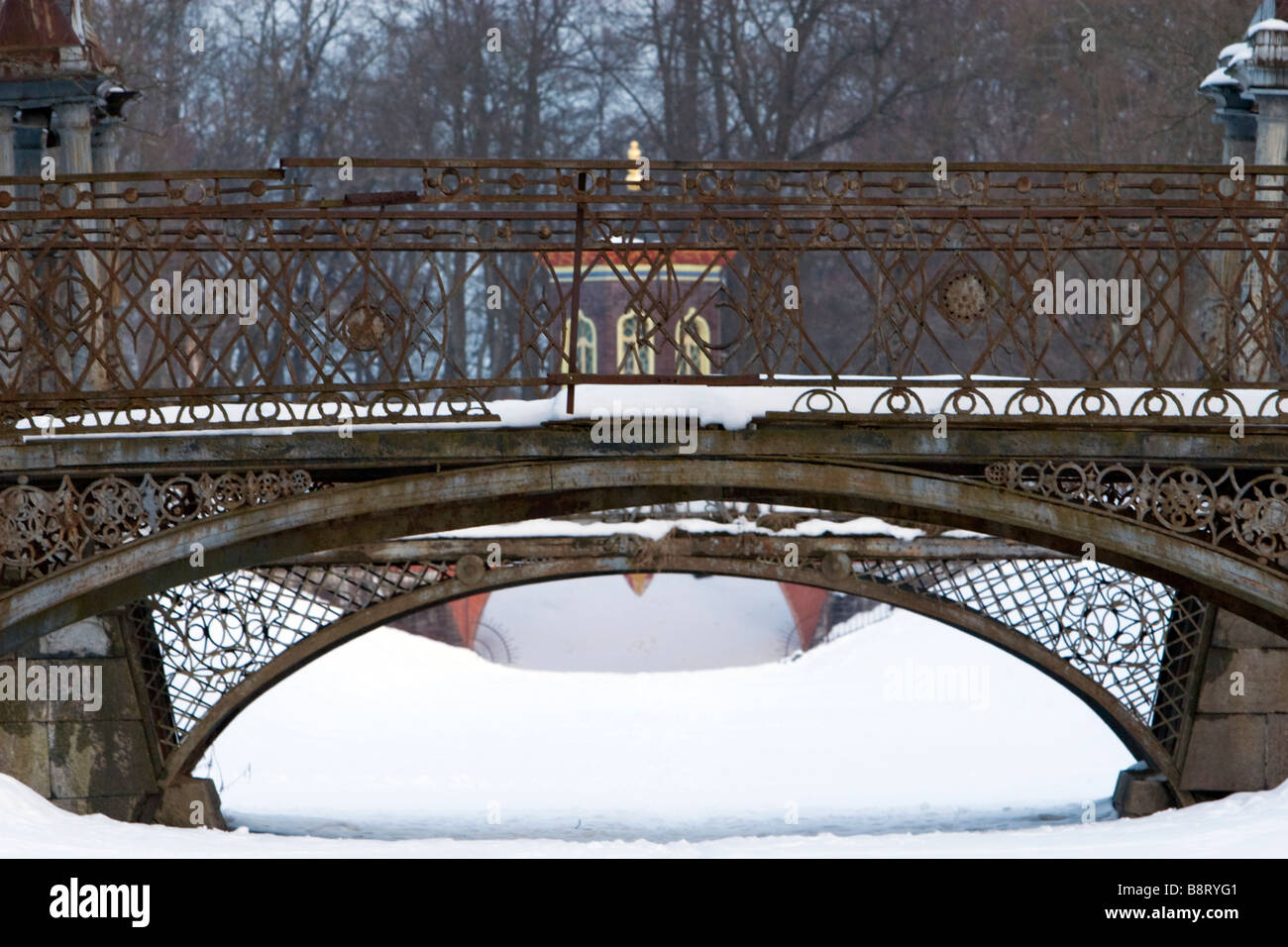 Double arch cantilever through truss bridge hi-res stock photography ...