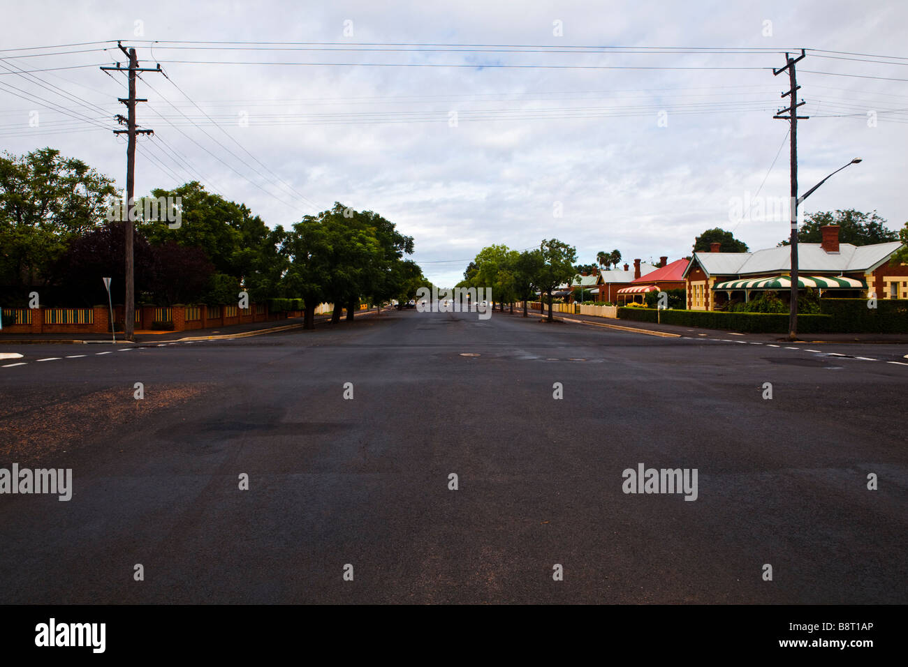 A country street in Dubbo, NSW Stock Photo - Alamy