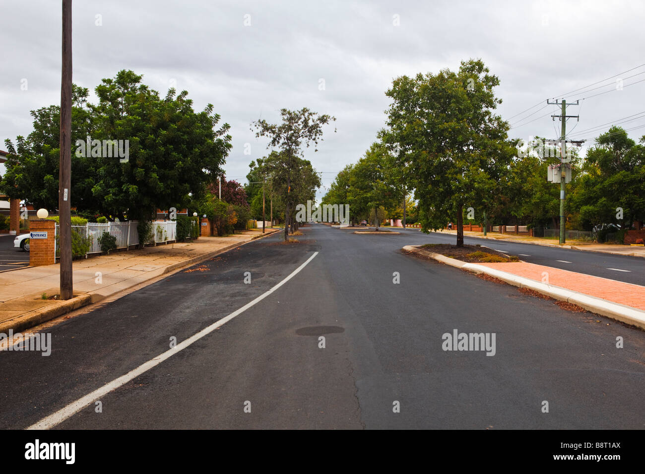 A wide tree lined country street in Dubbo, NSW Stock Photo - Alamy