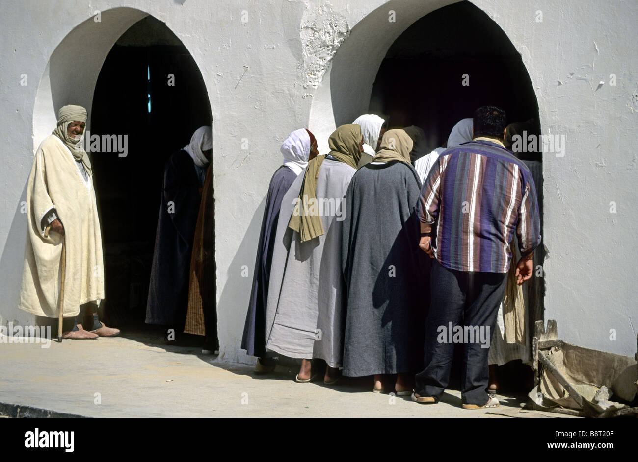 Man standing outside a house hi-res stock photography and images - Alamy