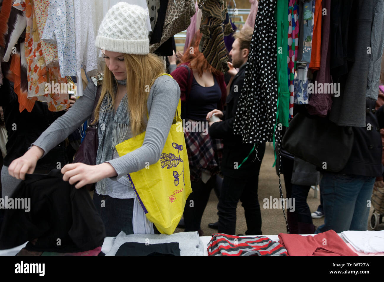 Clothes swap hi-res stock photography and images - Alamy