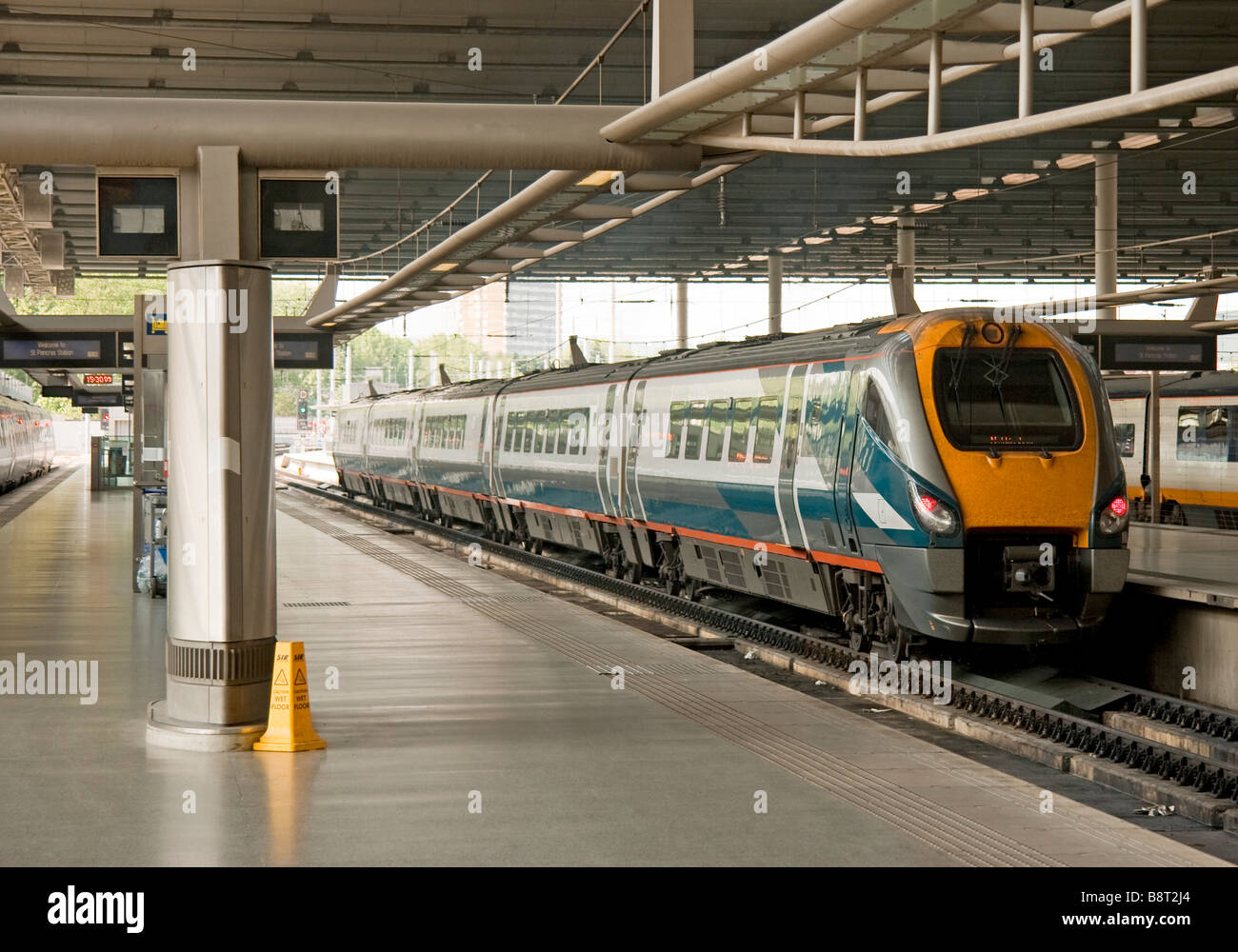An East Midlands Trains Class 222 Meridian diesel train at a platform ...