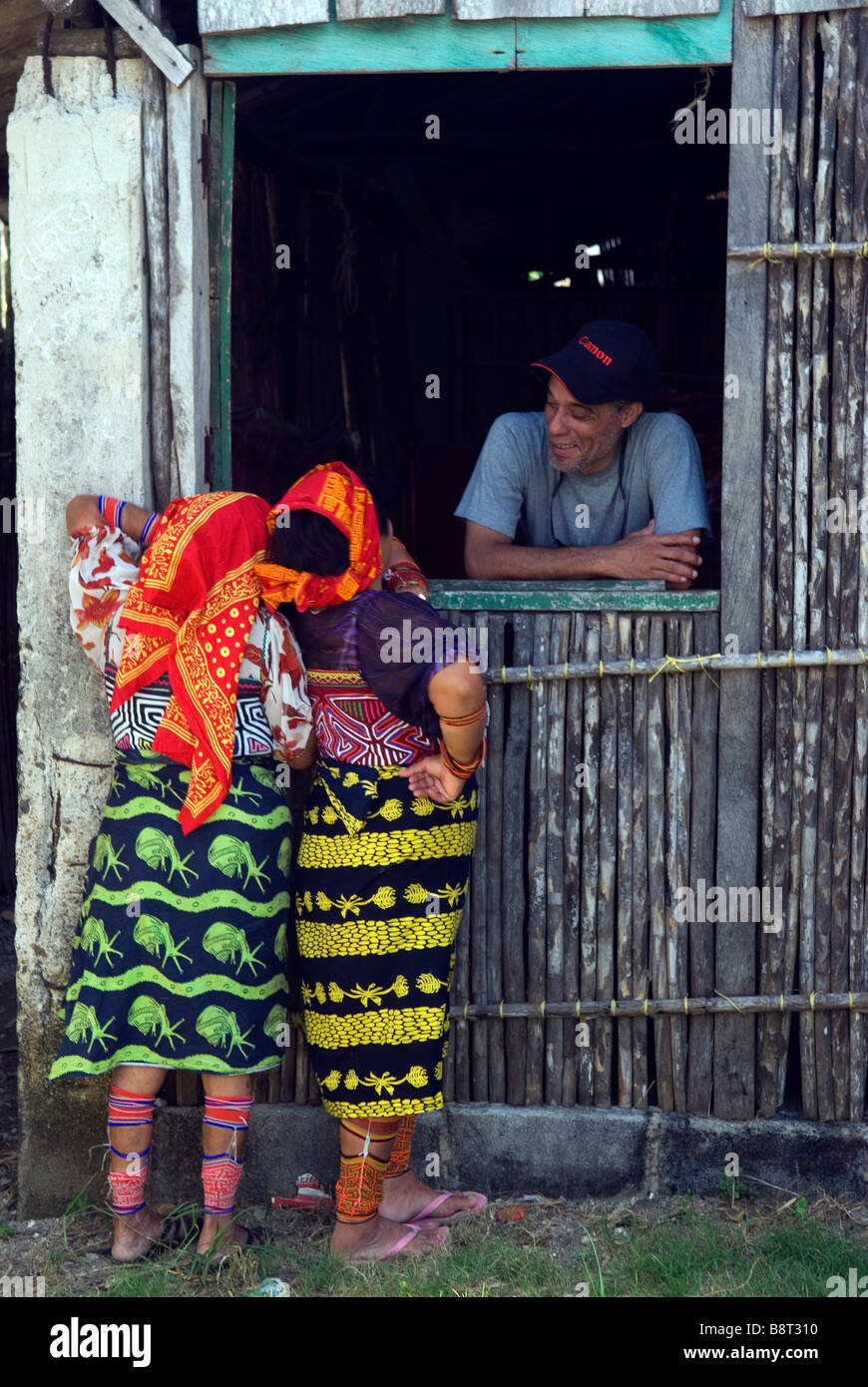 Kuna indian hi-res stock photography and images - Alamy