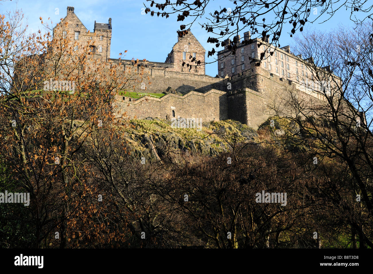 Edinburgh town walls hi-res stock photography and images - Alamy