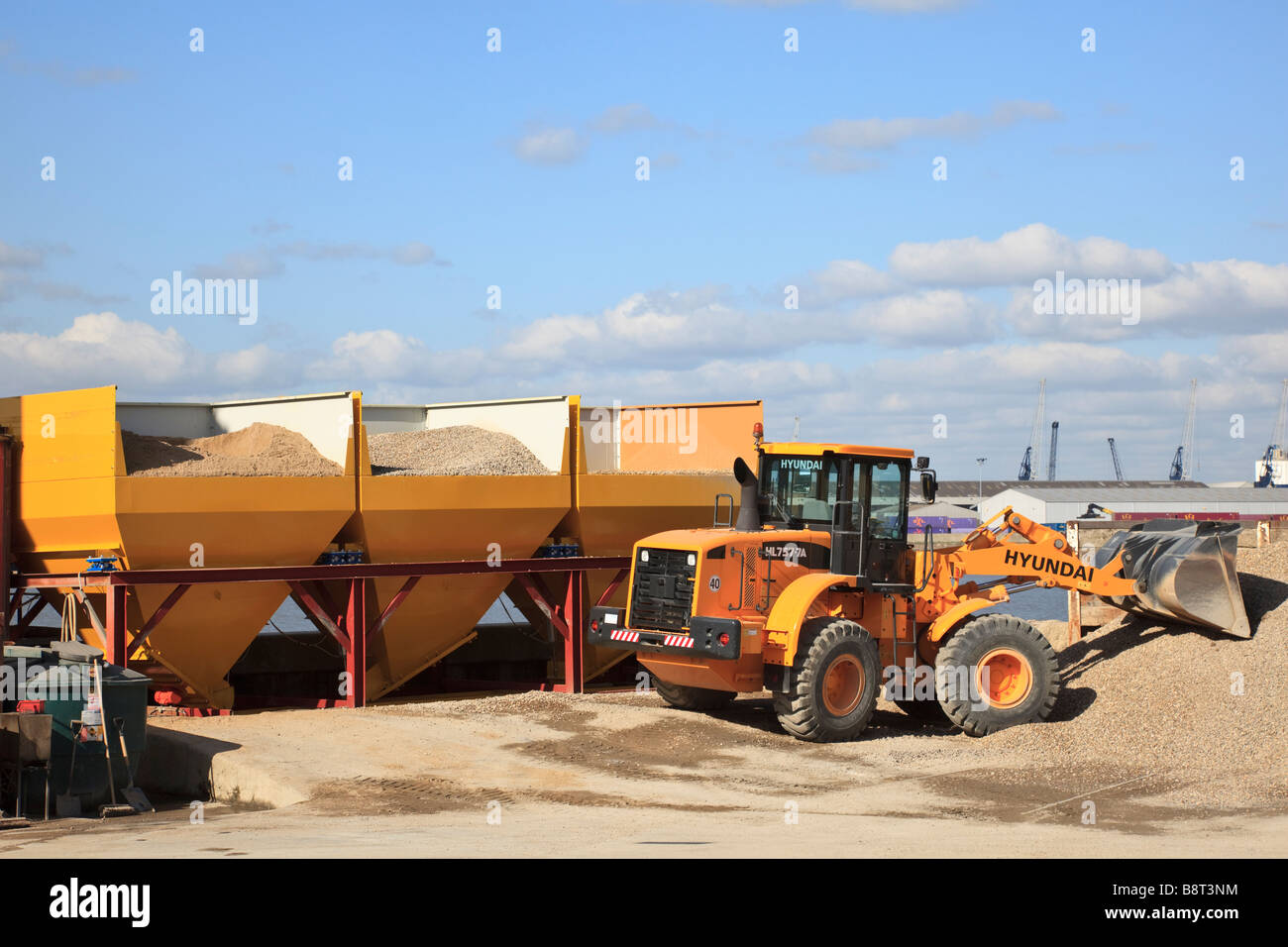 Aggregate hopper hi-res stock photography and images - Alamy