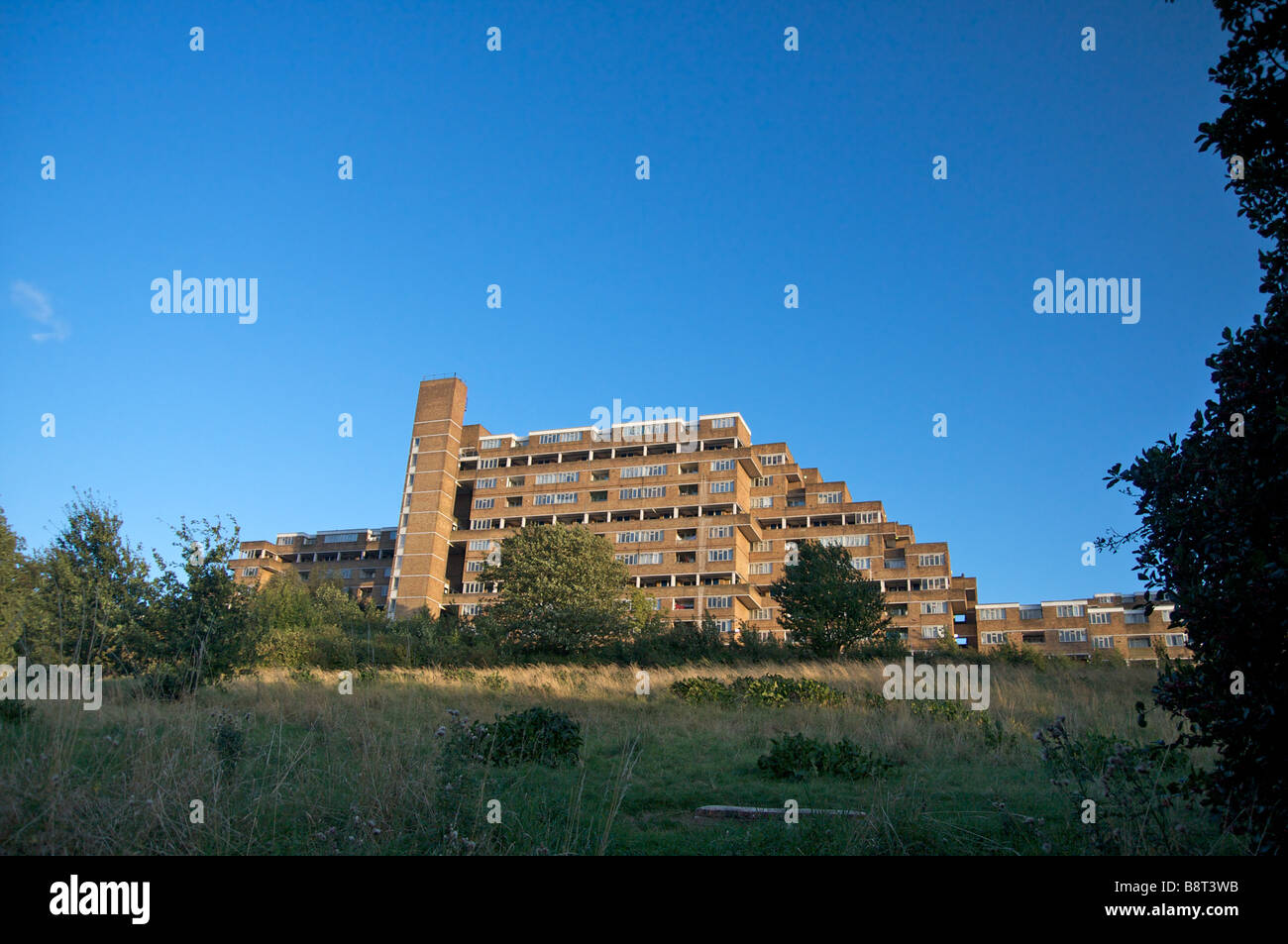 Stepped apartment building hi-res stock photography and images - Alamy