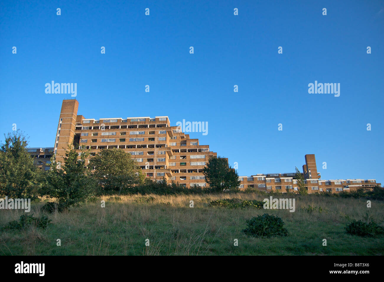 Stepped apartment building hi-res stock photography and images - Alamy