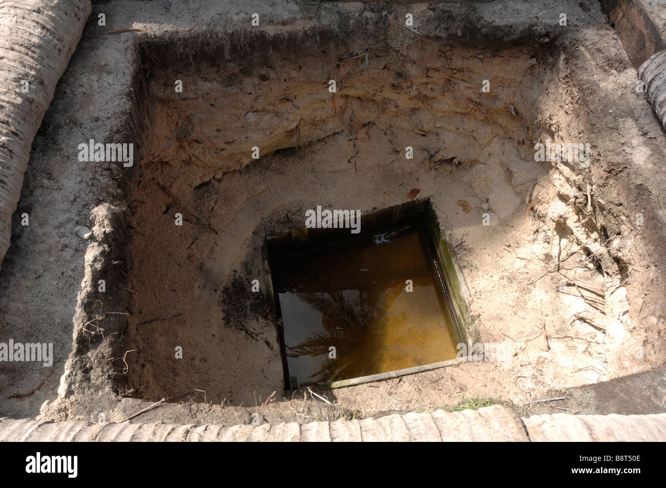 Dug well hi-res stock photography and images - Alamy