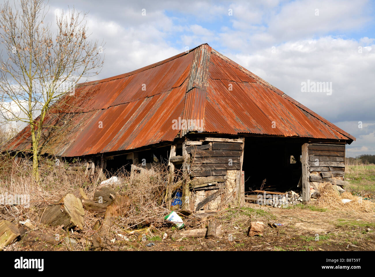 Ruined farm hi-res stock photography and images - Alamy