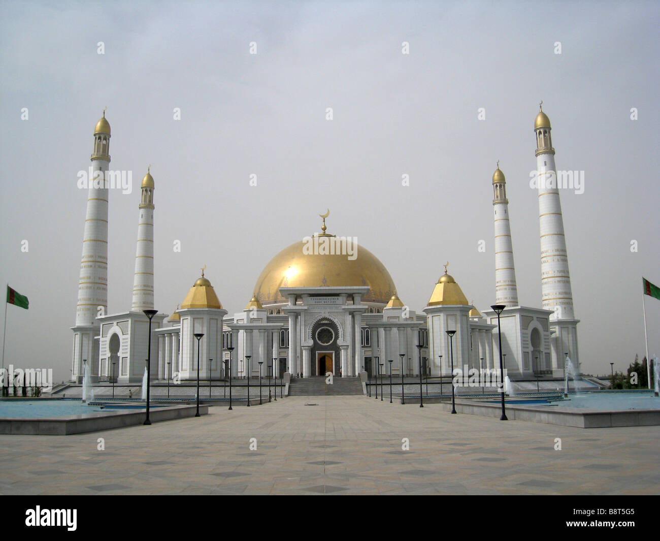 Golden mosque hi-res stock photography and images - Alamy
