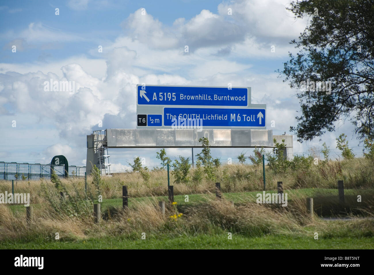 M6 motorway sign hi-res stock photography and images - Alamy