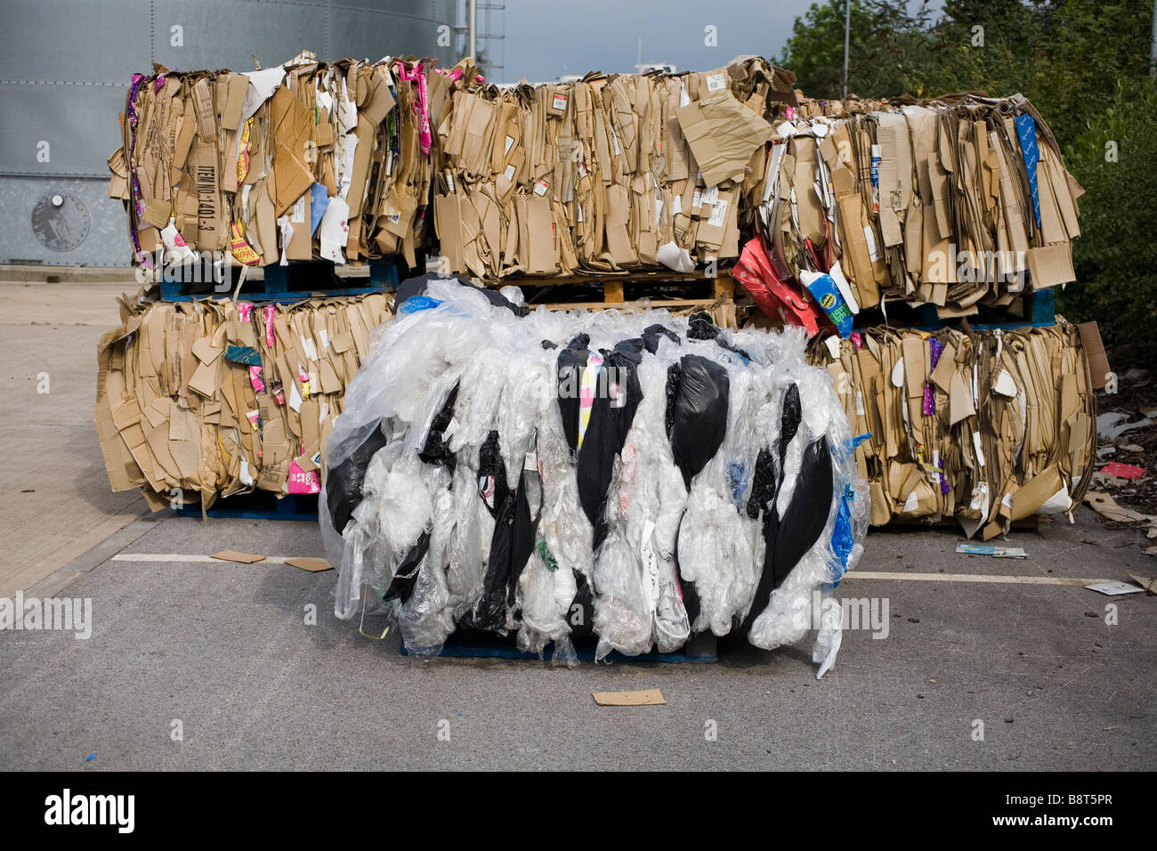 Bundles plastic waste hi-res stock photography and images - Alamy