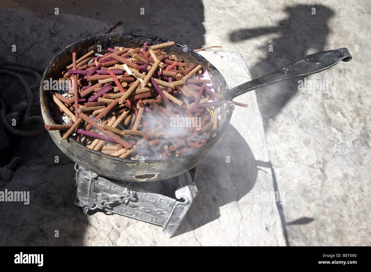 Smoke sacrifices hi-res stock photography and images - Alamy