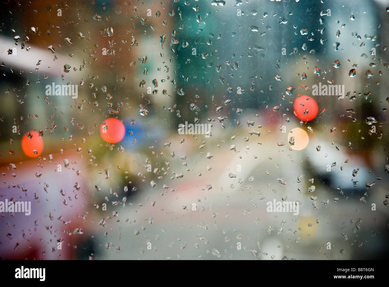 London rain season hi-res stock photography and images - Alamy