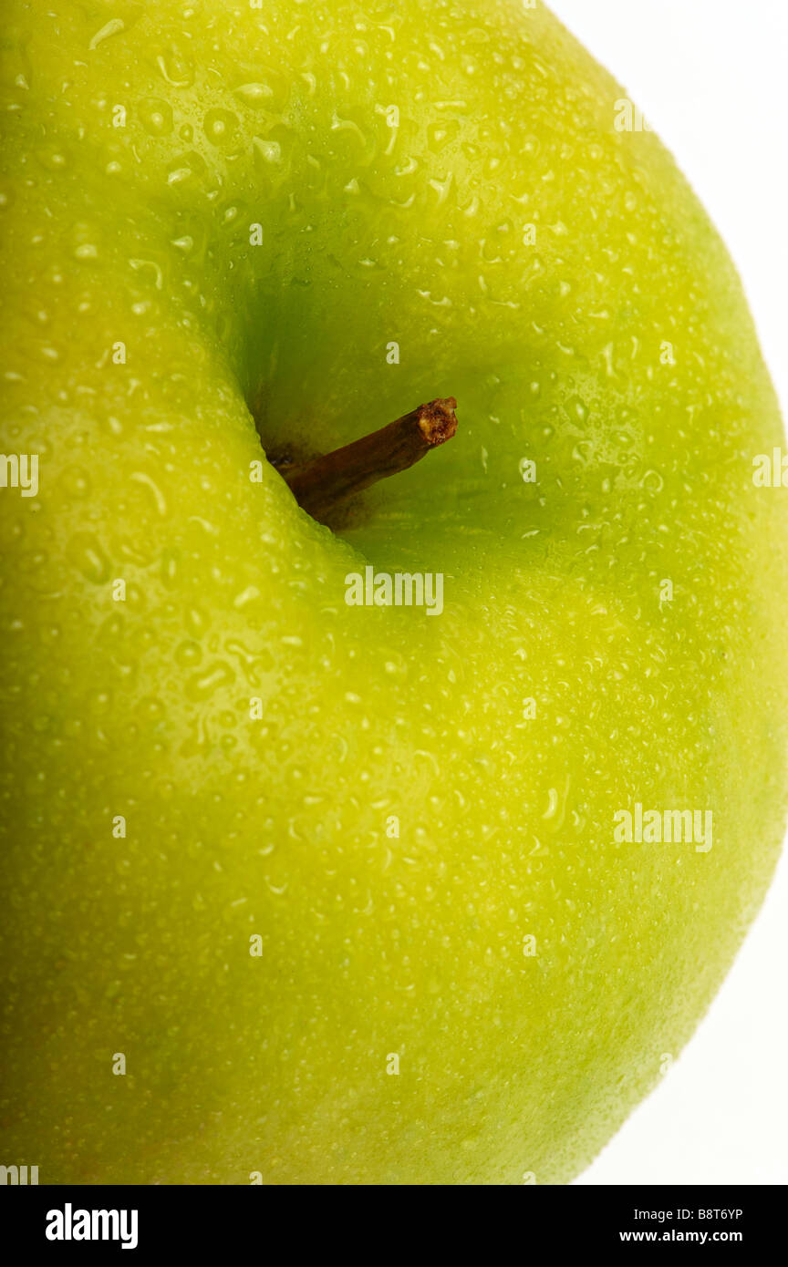 Green apple with water drops. Close-up Stock Photo - Alamy