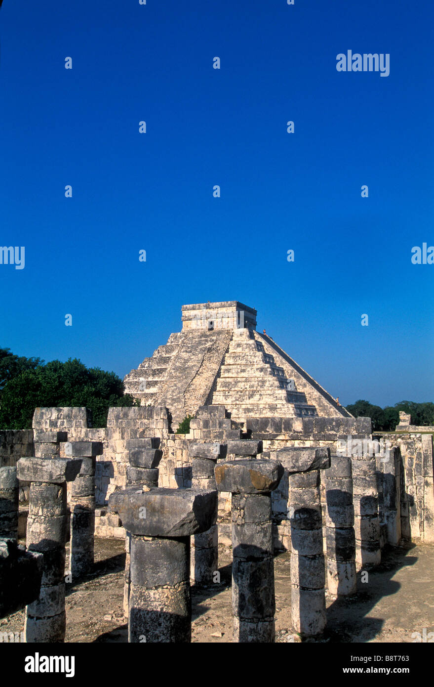 Chichen Itza maya ruins Mexico Group of a Thousand Columns castle ...