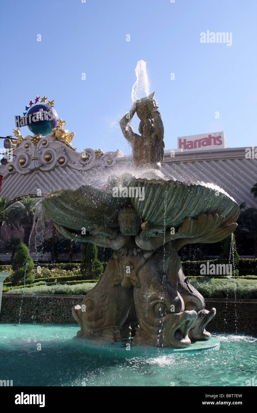 Fountain of fish hi-res stock photography and images - Alamy