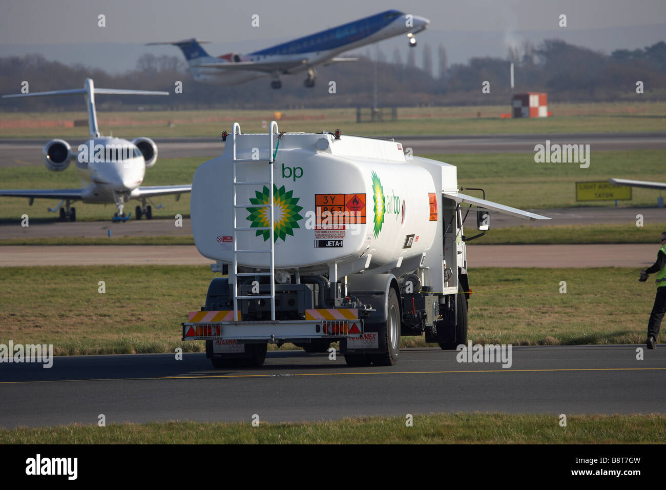 Bp tanker hi-res stock photography and images - Alamy