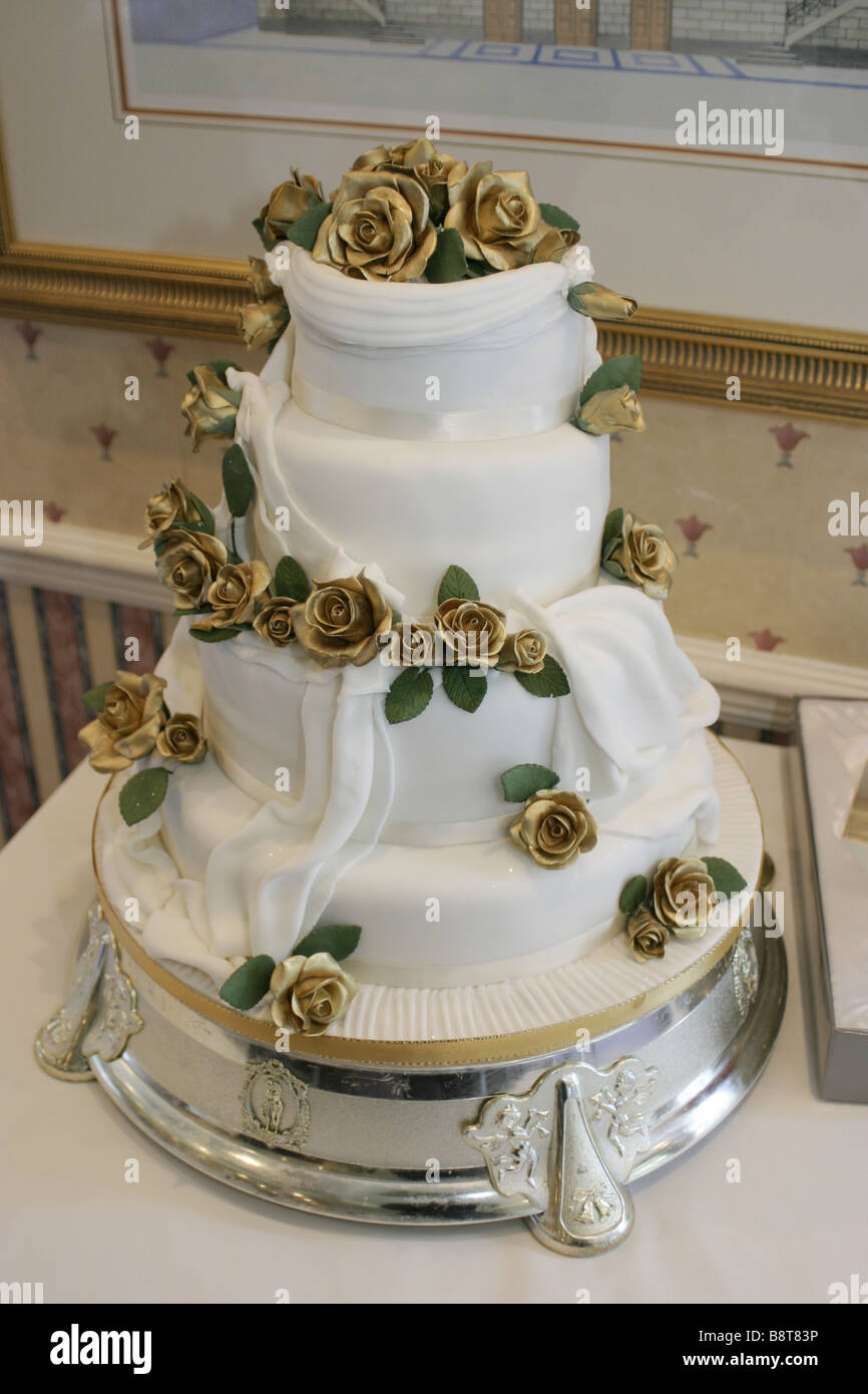 traditional wedding cake Stock Photo - Alamy