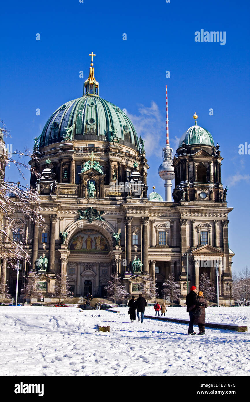 snow landscape at Berlin center dome Lustgarten Alex Germany Stock ...