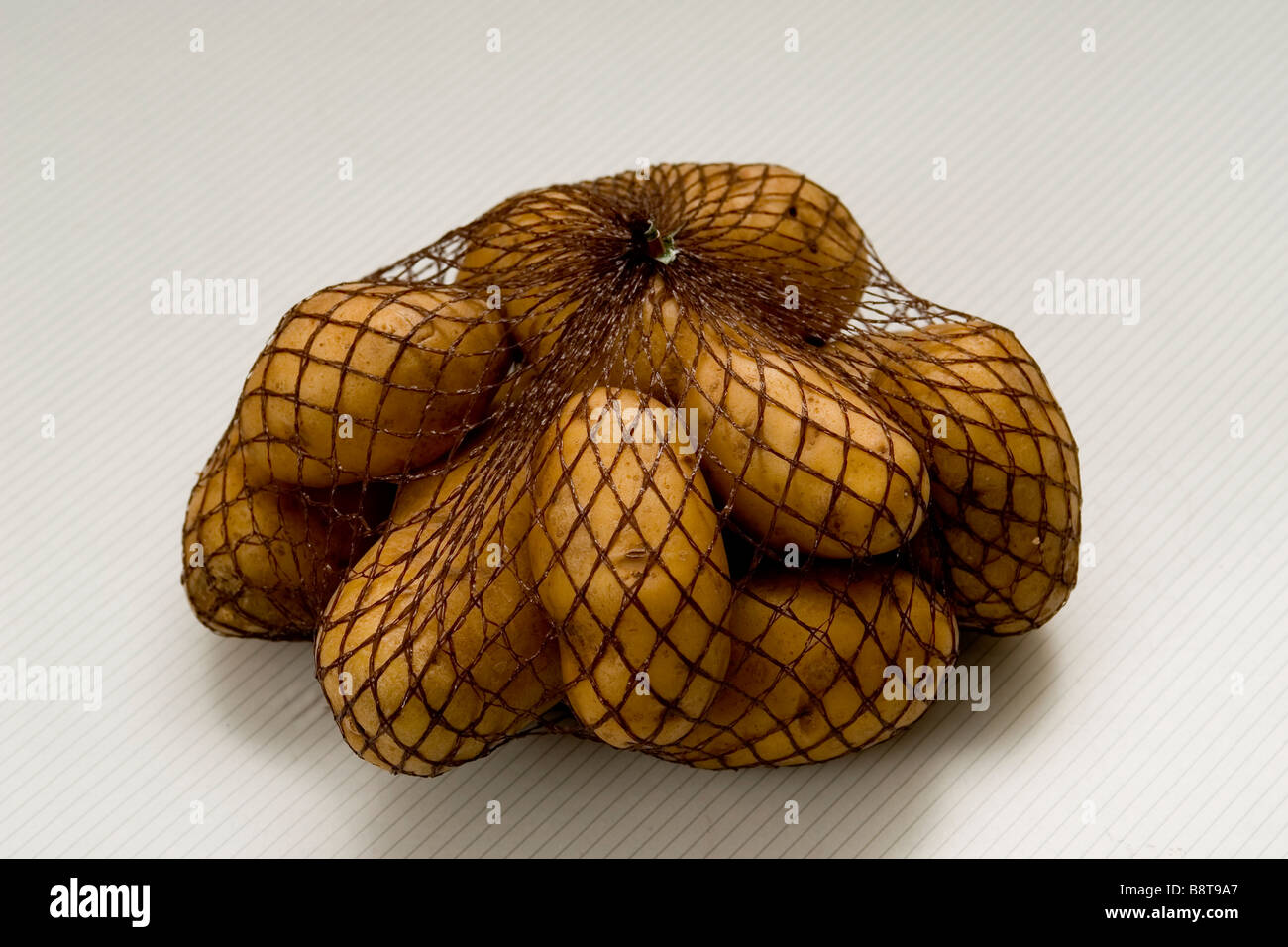 Packing potatoes hi-res stock photography and images - Alamy