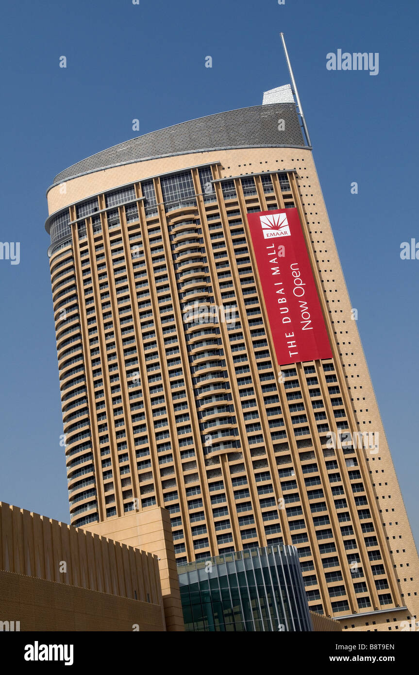 Dubai apartment building hi-res stock photography and images - Alamy