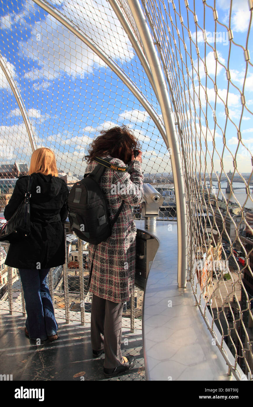 The monument london viewing platform hi-res stock photography and ...