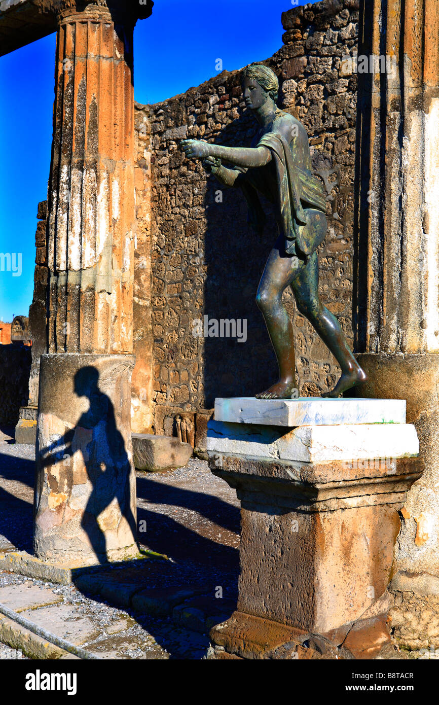 Casts of bodies of pompeii hi-res stock photography and images - Alamy