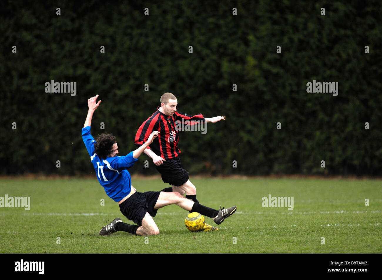 Football tackle hi-res stock photography and images - Alamy