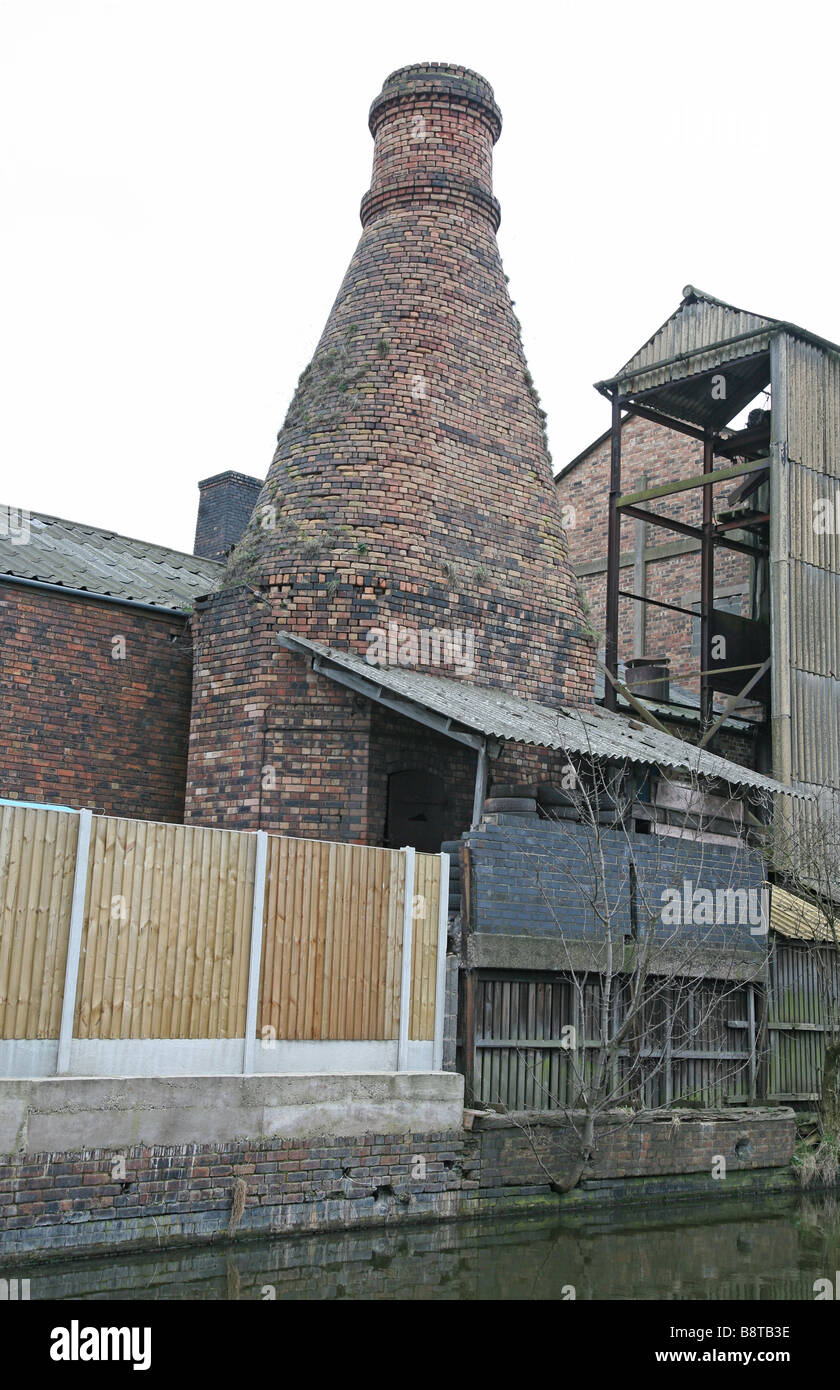 Dolby pottery factory or potbank showing bottle oven or kiln Stoke-on ...