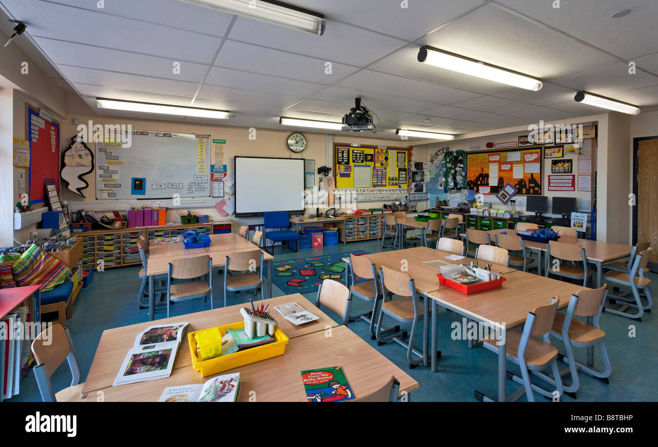 Empty classroom uk hi-res stock photography and images - Alamy