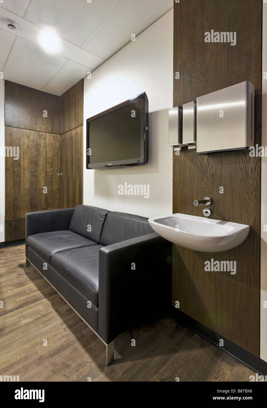 HPLM hospital room and consulting room designed by Foster and Partners ...