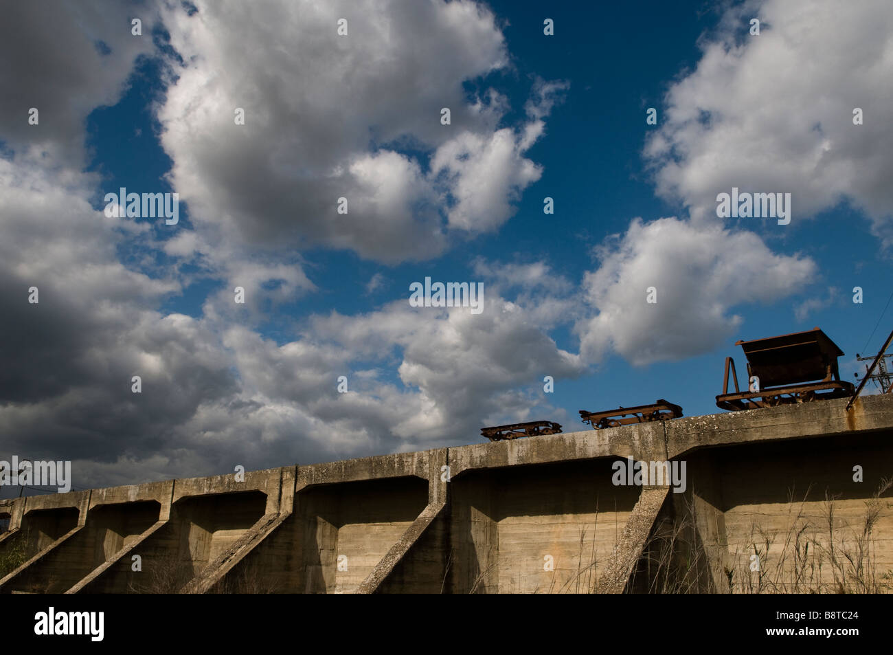 Water dam flows to river hi-res stock photography and images - Alamy